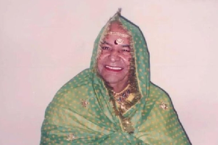 Papaji Dresses Like a Gopi - Papaji's Archive